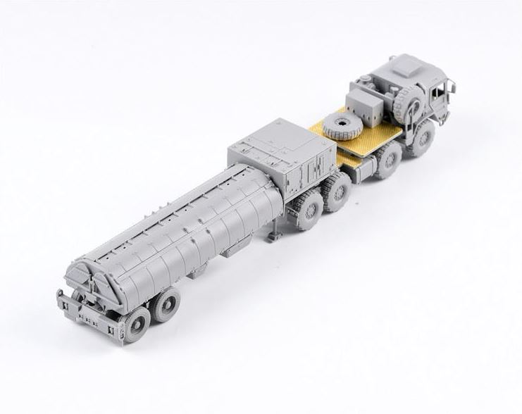 MODELCOLLECT (1/72) Nato M1014 MAN Tractor & BGM-109G Ground Launched